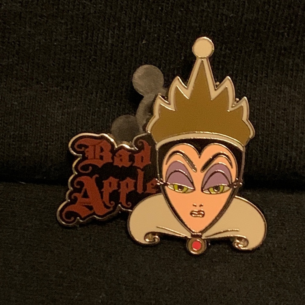 Evil Queen Snow White Bad Apple Disney Pin - Gem